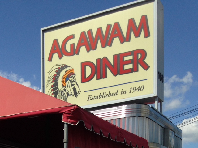Fans Go to Agawam Diner for "Actual Food" - Mystery Book Fan